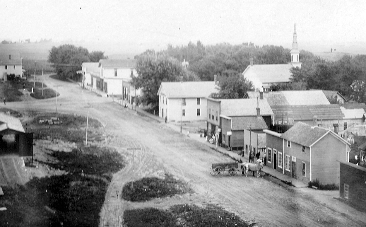 The train pulls into Roberts Station - Western Wisconsin News